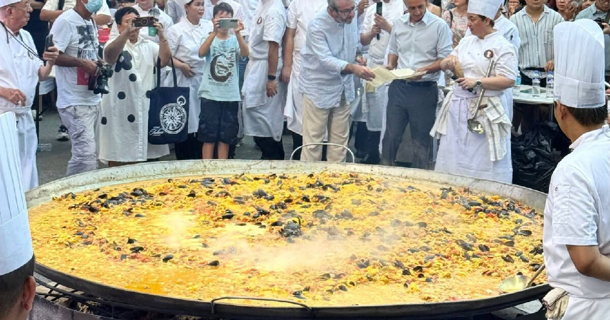 La Paella Gigante Makati 2026 at Ayala Triangle: Massive Spanish Food ...